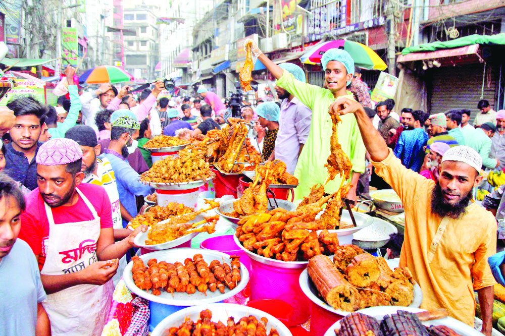 Iftar market pulls huge crowds on first Ramadan