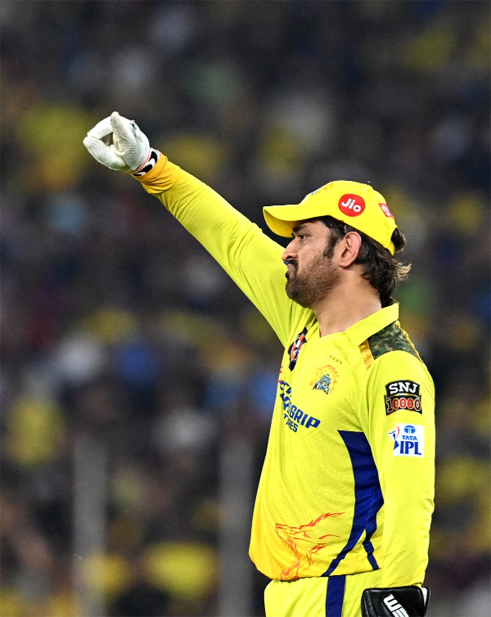 Dhoni vows to gift one more season to his fans